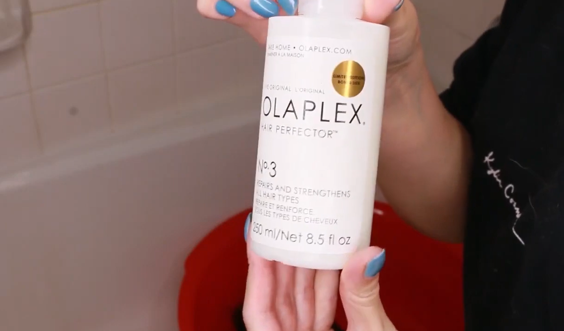 How to repair an old synthetic wig fast?